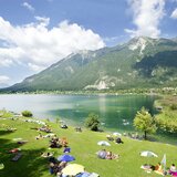 Pressegger See I ein See inmitten von Bergen, Wäldern und Wiesen